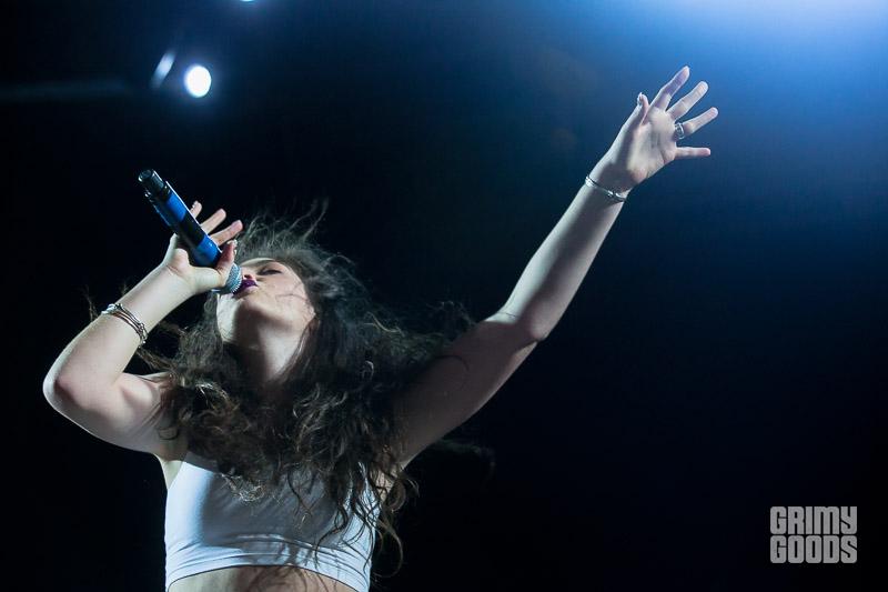 Lorde returns to Los Angeles with performance at Greek Theatre - Grimy ...