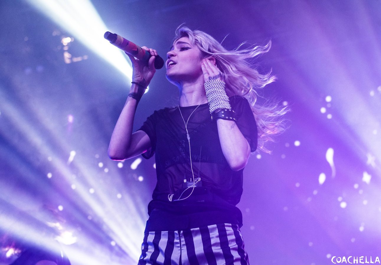 Grimes battles Guns and Roses for Coachella crowd, takes fans into the ...