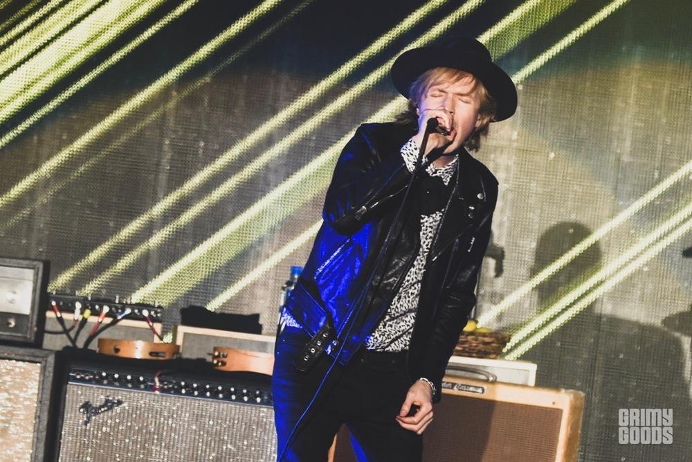 Beck to play a very intimate performance at McCabes Guitar Shop in ...